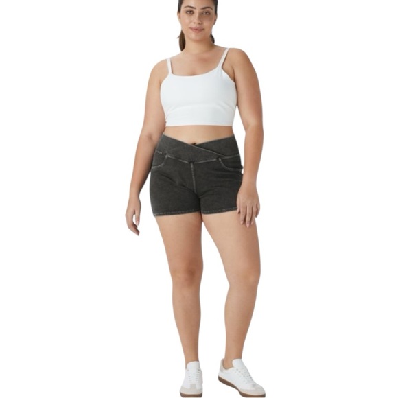 HALARA | Shorts | Halara Flex High Waisted Crossover Pocket Denim ...